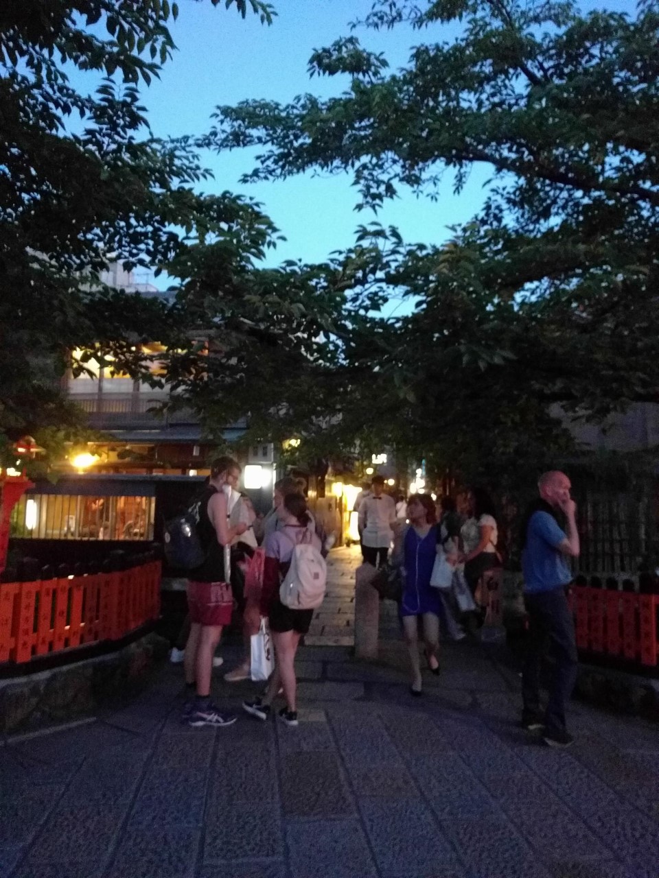 KYOTO FREE NIGHT WALKING TOURS | 商品 | JAM JAR LOUNGE & INN